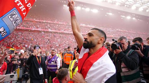 بـغمزة محمد صلاح يذكر جمهور ليفربول بوعد قديم بعد حسم لقب الدوري