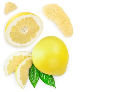 텍스트에 대한 복사 공간이있는 흰색 배경에 분리 된 슬라이스와 잎이있는 포멜로 맨 위 보기입니다 플랫 레이 0명에 대한 스톡 사진 및 기타 이미지 Istock