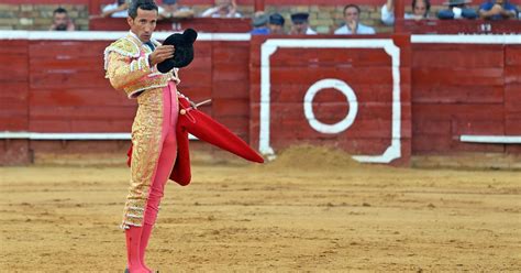 También Linares David De Miranda Entra Por Morante