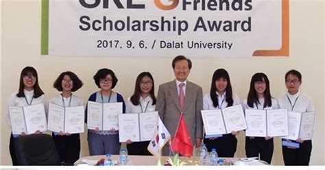 그랜드코리아레저 필리핀·베트남 우수 대학생에 G 프렌즈 장학증서 수여