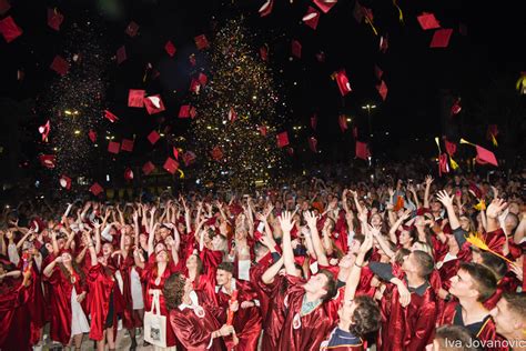 Фото галерија Свечено врачени дипломите на матурантите од охридската гимназија Ohridnews