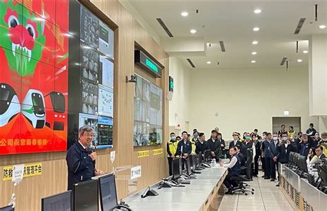 陳揆視察雙鐵及客運 肯定妥善規劃疏運整備 要聞 陳揆視察雙鐵及客運 肯定妥善規劃疏運整備 青年日報