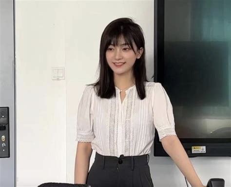 老師太正「白嫩童顏」被學校保全攔下！超狂學歷遭起底本尊神回 Ettoday大陸新聞 Ettoday新聞雲