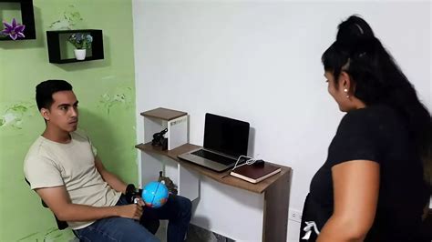 员工上班迟到，用畅爽的口交来了她的迟到。完整电影 Xhamster