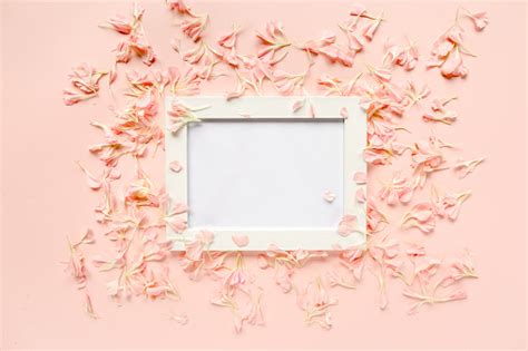 아름다운 베이지 색 모란으로 장식 된 골드 프레임 플랫 레이 상단 보기 발렌타인 의 배경 플로럴 프레임 모란 질감 금 금속에 대한 스톡 사진 및 기타 이미지 Istock