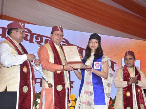 मुख्यमंत्री पुष्कर सिंह धामी ने पटेल नगर स्थित श्री गुरू राम राय विश्वविद्यालय के प्रथम दीक्षांत