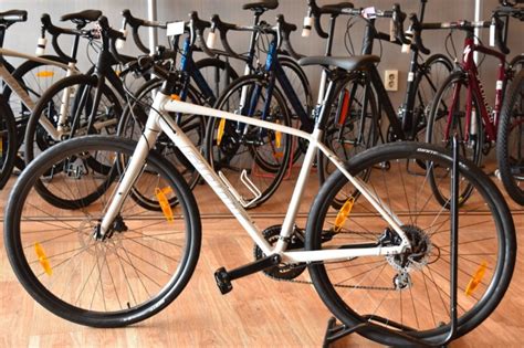 자이언트 21년 이스케이프 2 디스크 출고 자이언트 창원 진해점하이브리드 자전거이스케이프 2 디스크진해 자이언트창원 자이언트진해 하이브리드 자전거창원