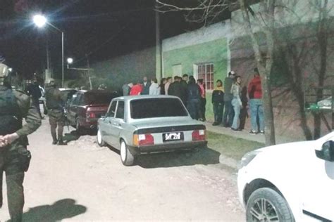 La Policía debió intervenir por una fiesta clandestina y por desorden en la vía pública
