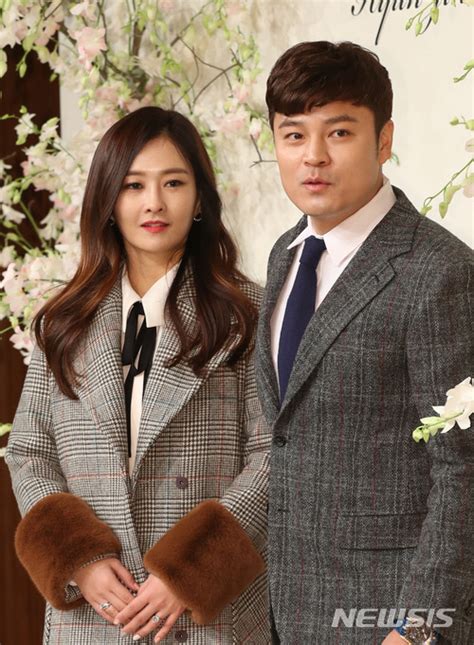 류현진 결혼식 참석한 추신수 하원미 부부