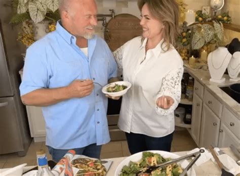 Lisa Robertson Is Married To Jeff Lawrence In Summer Wedding The