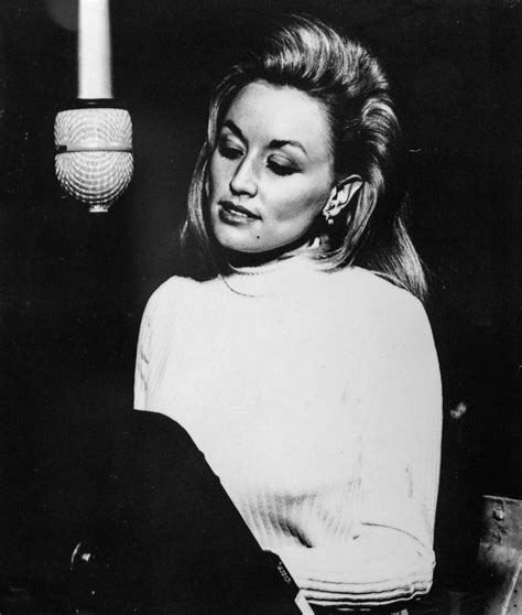 A Wigless Dolly Parton Revealed In New Book Tuc