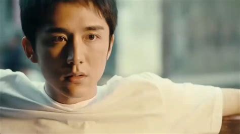 面对爱情的到来时，是不是可以不在乎年龄身份 只管好好爱 腾讯新闻