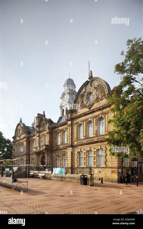 The Grade Ii Listed Ossett Town Hall 1908 West Yorkshire Uk Stock