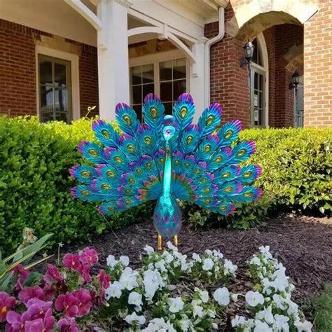 Peacock Statue Garden Ornament For Vibrant Outdoor Decor