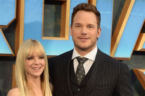 Chris Pratt Anna Faris Reunite For Walk With Son