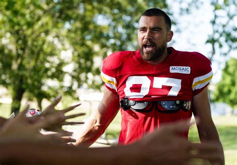 Travis Kelce Vermögen Gehalt Karriere Und Taylor Swift Nfl