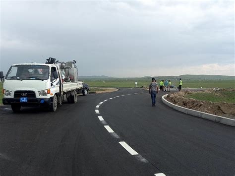 Эмээлтээс Хүй долоо чиглэлийн аюулгүйн тойргийн 1 1 километр замын засвар энэ сарын 8 нд дуусна