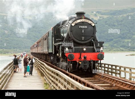 Lms 4 6 0 Black 5 Locomotive Number 44871 Pulling The Cambrian Crossing The Barmouth Bridge