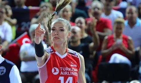 Kaptan Eda Erdemin 12 Yıllık Eşine Bakın Adını Formasında Taşıyor