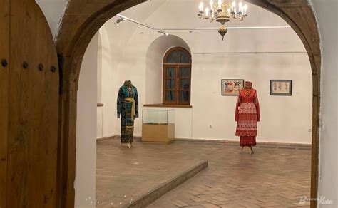 Київські студенти відтворили старовинне вбрання українських жінок та козацької старшини де