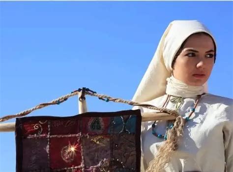 تصاویر بیوگرافی و عکس های شخصی آیدا نامجو بازیگر نقش شادی در لیسانسه ها