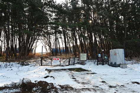 風雪に耐える岬の寒立馬を尻屋崎の越冬放牧地アタカへ見に行ってきた