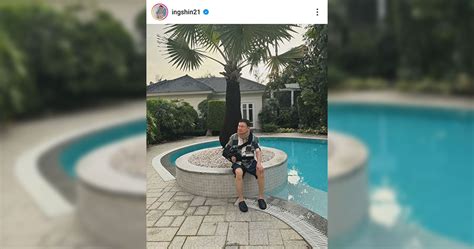 อุ๊งอิ๊ง โพสต์ภาพ “ทักษิณ” นั่งรับแดดริมสระน้ำ “บ้านจันทร์ส่องหล้า”