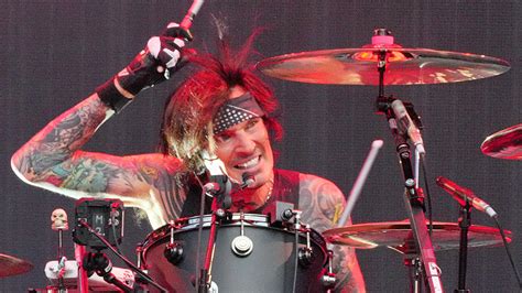 Motley Crue Drummer Tommy Lee Quits Concert Mid Performance After He