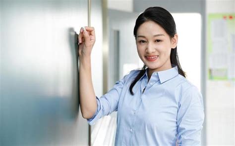 河南鄧州教師待遇曝光，32年教齡高級教師工資竟不到8000元 每日頭條