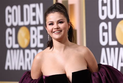 Selena Gómez Ejemplo A Su Pesar Celebrities