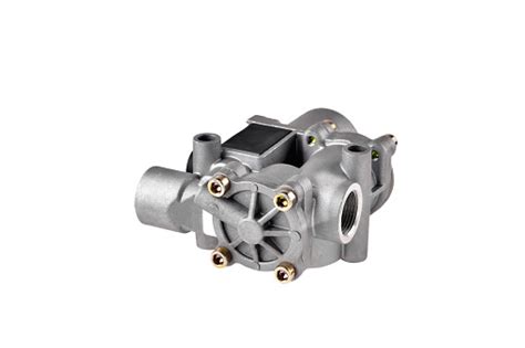 트럭용 마그네틱 밸브가 있는 브레이크 시스템의 Abs 변조기 자동차 부품 자동차 브레이크 시스템 부품 화이트 백그라운드 클로즈업 감지기에 대한 스톡 사진 및 기타 이미지