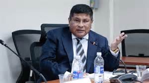 Iván Paredes Renuncia A La Jefatura Del Inpe La Razón