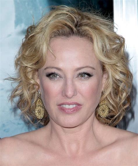 Virginia Madsen Medium Curly Light Blonde Hairstyle Cortes De Pelo