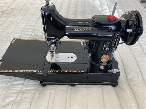 Vintage Rare Singer Featherweight Sewing Machine 222k Red S Badge