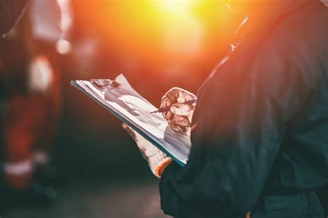 자동차 점검 차고 직원 정비사 검사 체크리스트 서비스 유지 보수 기록 주문 레코드 아날로그 오디오에 대한 스톡 사진 및 기타 이미지 레코드 아날로그 오디오 수리 교통