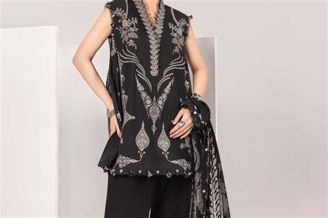 Maria B Three Piece Lawn Suit Mb Cusv13 03 B String And Thread