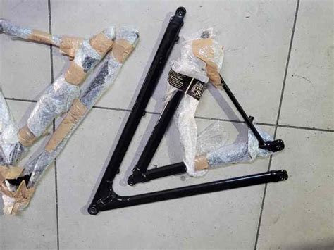 Fomula Renault Front Arms Set Pièces Et Voitures De Course à Vendre