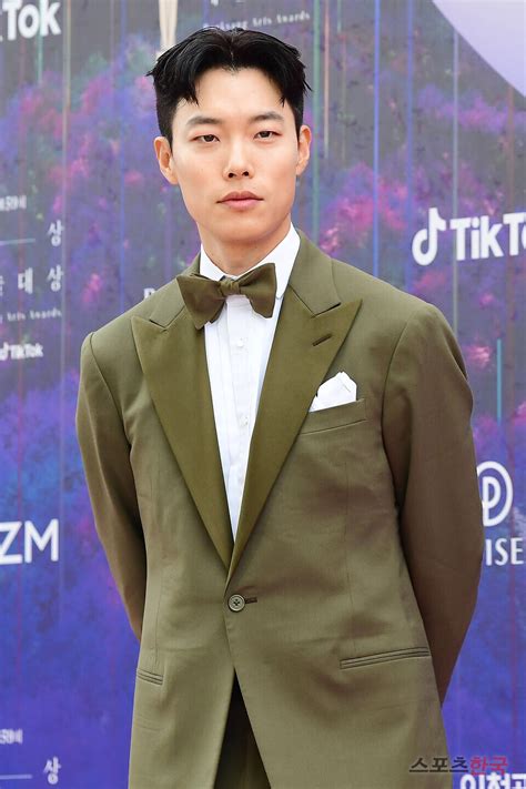 류준열 수트핏에 심쿵