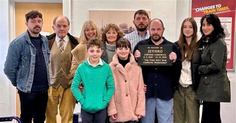 Cornwall Comedian Jethro Has Memorial Plaque Unveiled At Camborne
