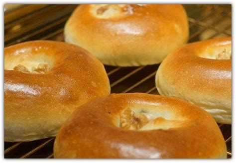 서현170 먹물소금빵~🥐 소금빵 반죽에 먹물을 넣고안에는 크림치즈를 넣어 별미인 먹물소금빵입니다 플레인소금빵이 지겹다면먹물소금빵에 도전해보세요~ 오늘 하루도 서현