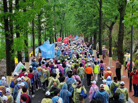 来浙走大运2023年全国行走大运河全民健身健步走主会场活动浙江临平在临平大运河畔启动