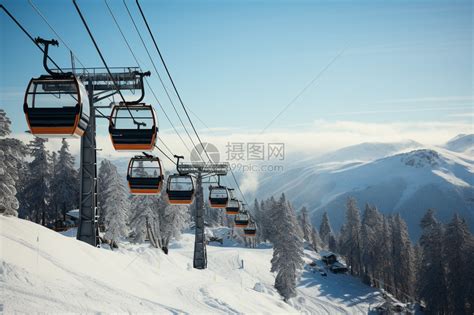 雪山上的缆车高清图片下载 正版图片600456345 摄图网