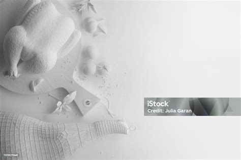 흰색 배경에 고기 Jamon 닭고기 허브 및 향신료의 흰 그림의 단색 구성 텍스트에 대 한 복사 공간이 있는 배너입니다 평면도에서 음식의 집합입니다 3차원 형태에 대한 스톡