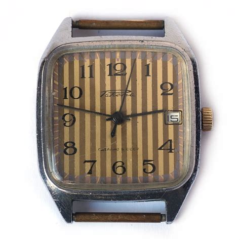 700 рублей с отправкой по России $15 USSR watch with worldwide shipping ...
