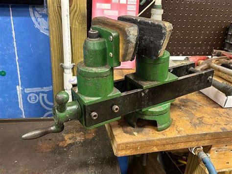 Table Vise H Barry Smith Realtors Auctioneers And Advisors A