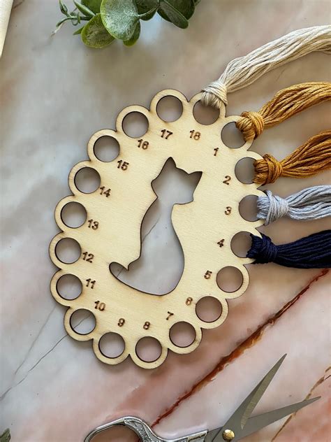 Cute Cat Floss Organizer 18 Floss Capacity Plywood Embroidery Cross Stitch Floss Organization