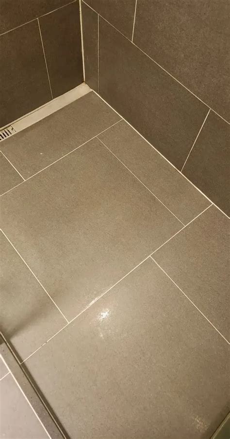 상담도 빠르게 진행해주셨고 타일 백화현상도 같이 진행했었는데 완벽하게 제거해주셨습니다 숨고 숨은고수