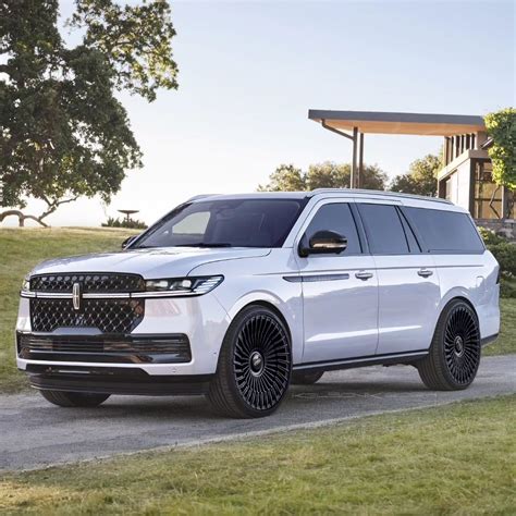 Digitally Modded 2025 Lincoln Navigator Has Lowered Suspension And