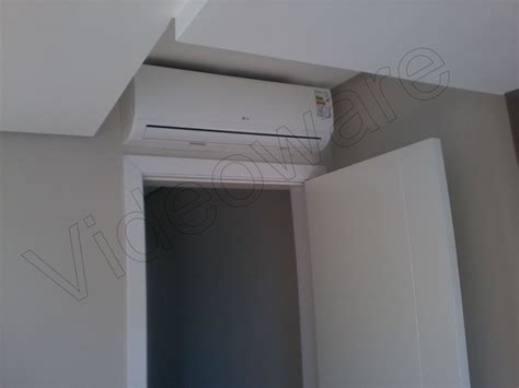 Split Encaixado Entre O Marco Da Porta E O Forro De Gesso Foto Sem Produção Decor Interior