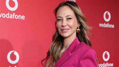 Steißbeinbruch Sandy Meyer Wölden Lacht Trotz Schmerzen